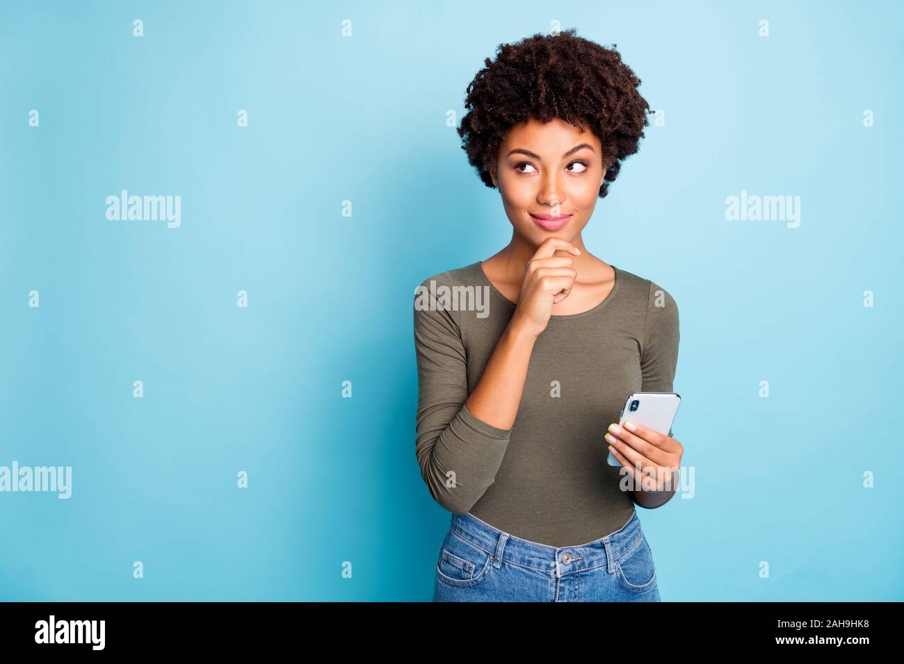 Smirk african american woman hi-res stock photography and images - Alamy