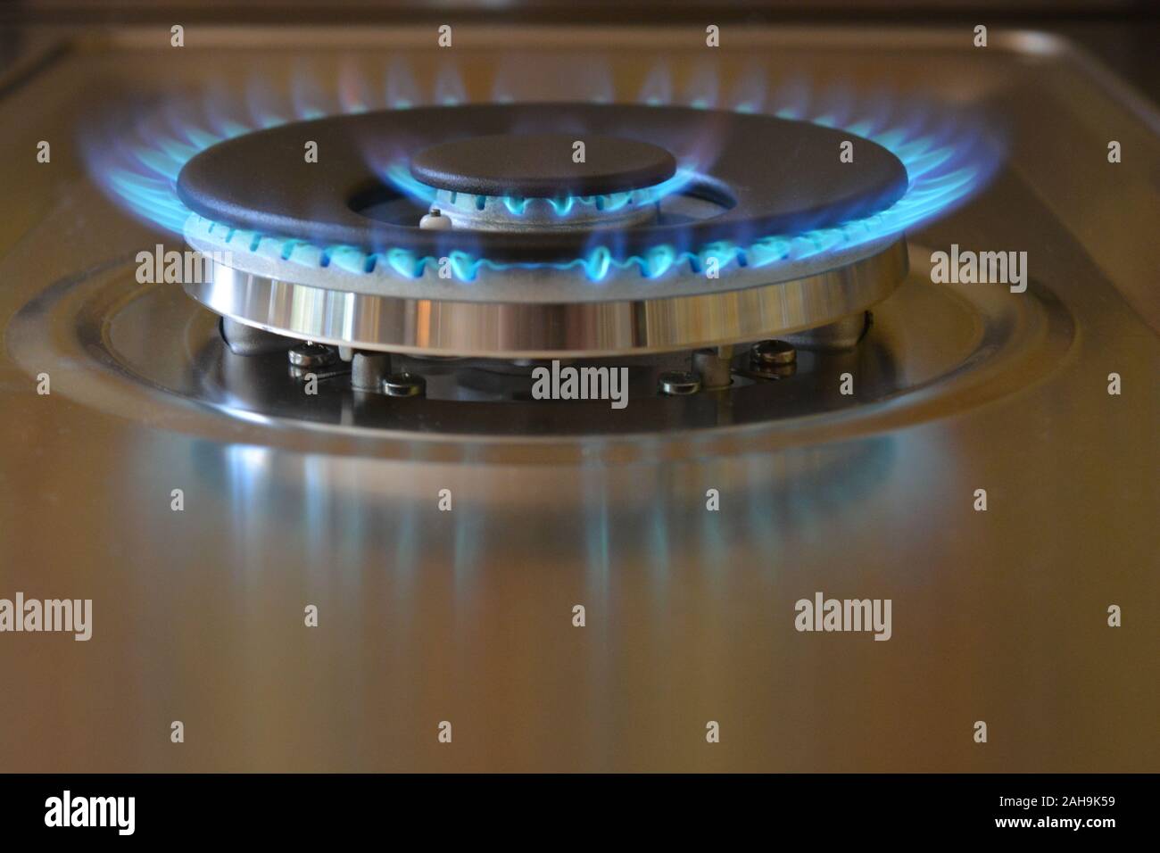 Hot blue flame hi-res stock photography and images - Alamy