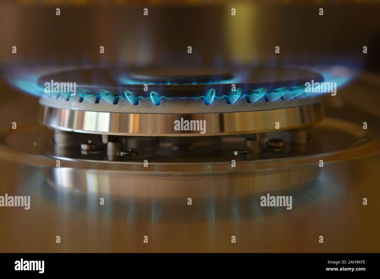 Hot blue flame hi-res stock photography and images - Alamy