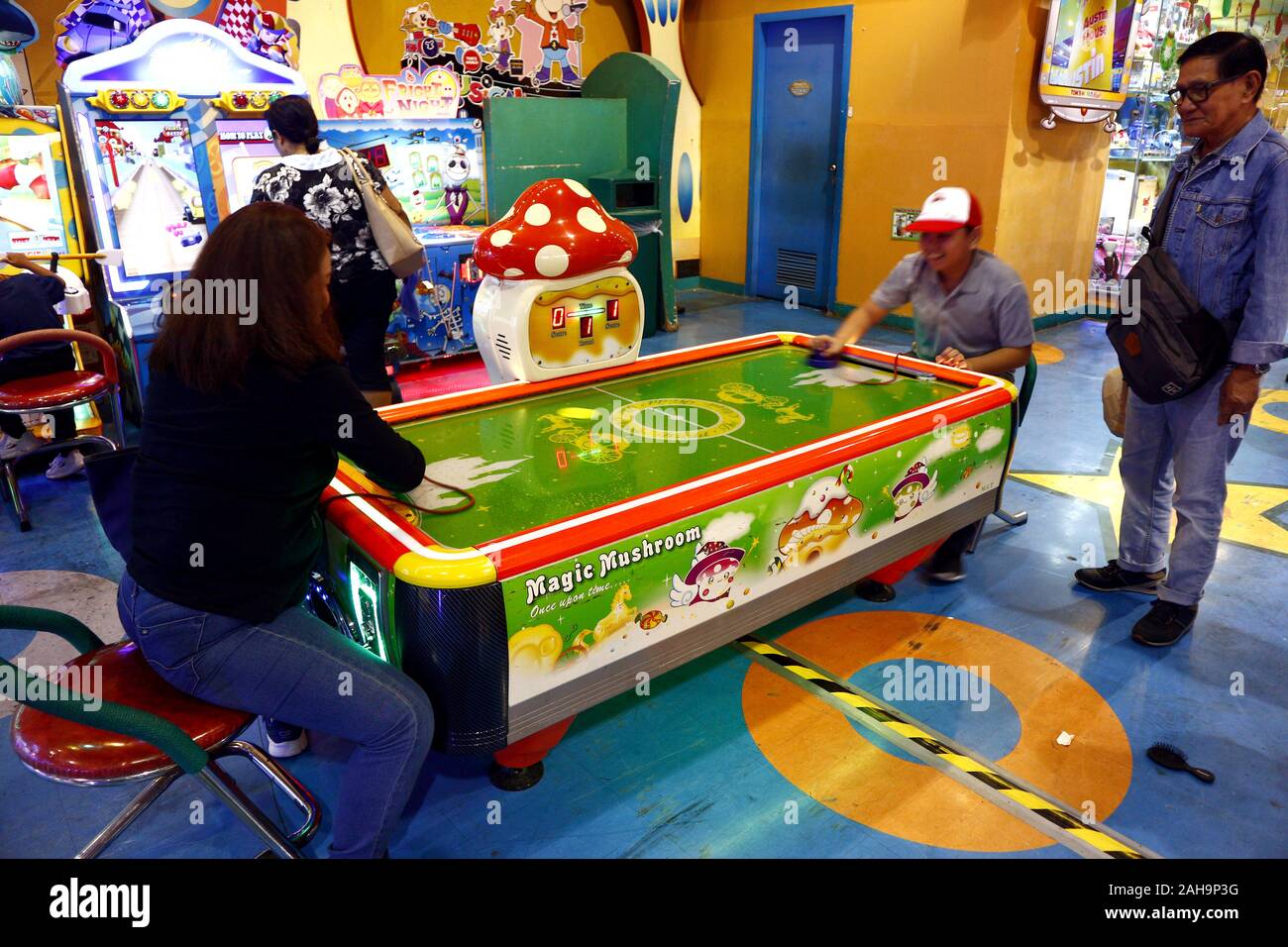 Quezon City, Philippines – December 22, 2019: Customers play video ...