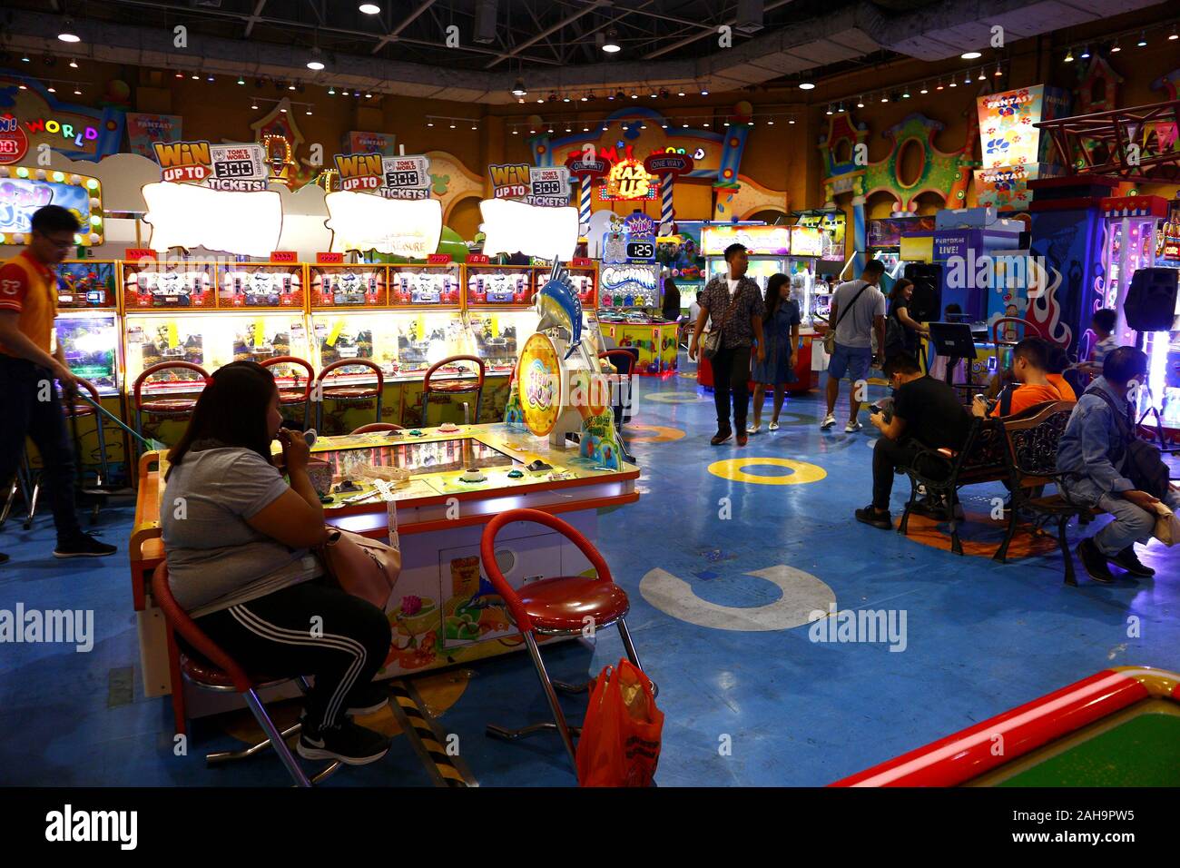 Arcade rides hi-res stock photography and images - Alamy