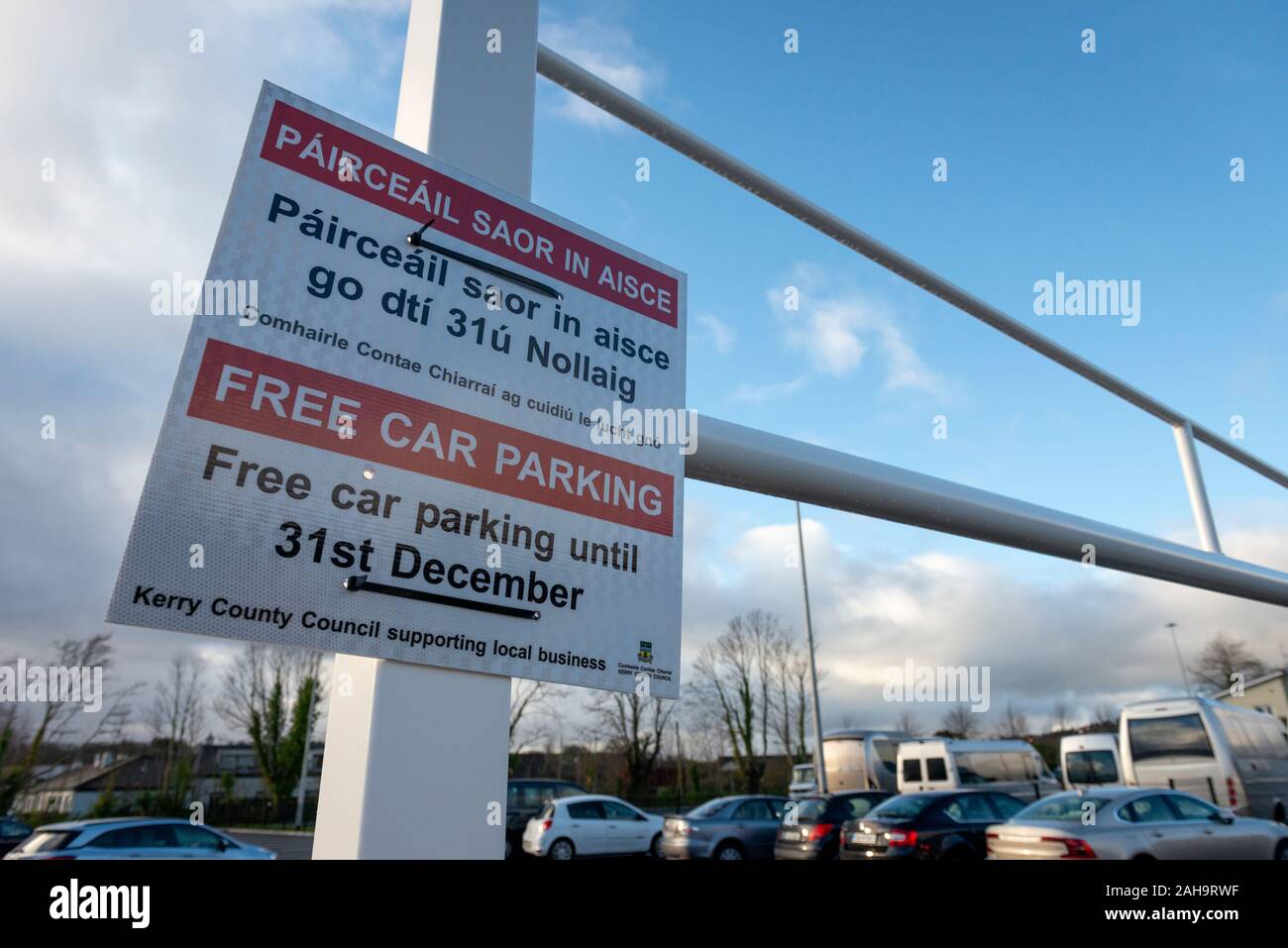 Bilingual sign or notice in Gaelic and English for free car parking ...