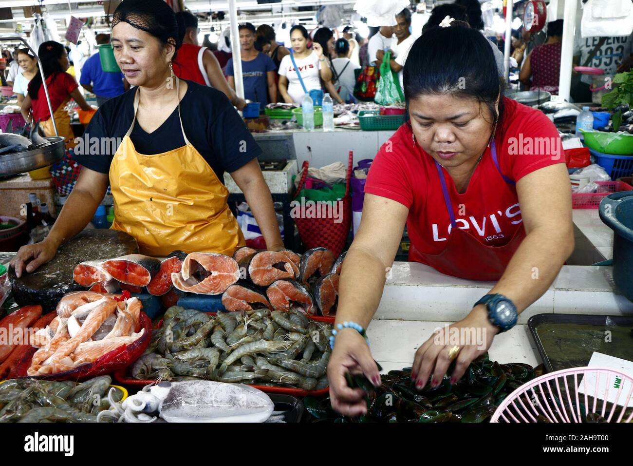 Fish sale fish market manila hi-res stock photography and images - Alamy