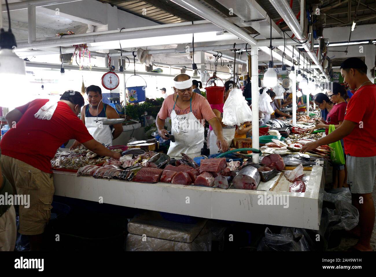 Fish sale fish market manila hi-res stock photography and images - Alamy
