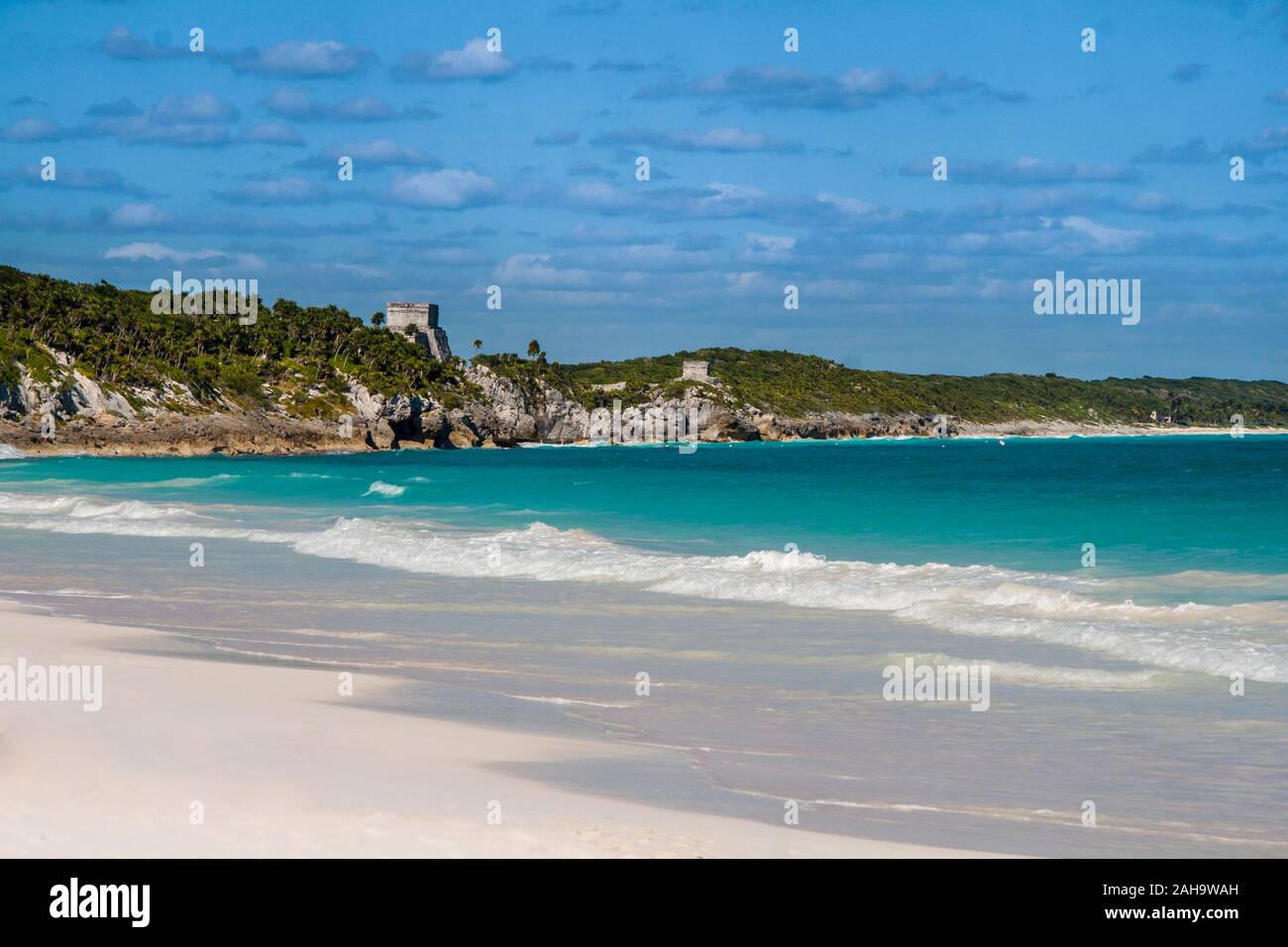 View of Tulum ruins, mayan architecture and the caribbean sea Stock ...