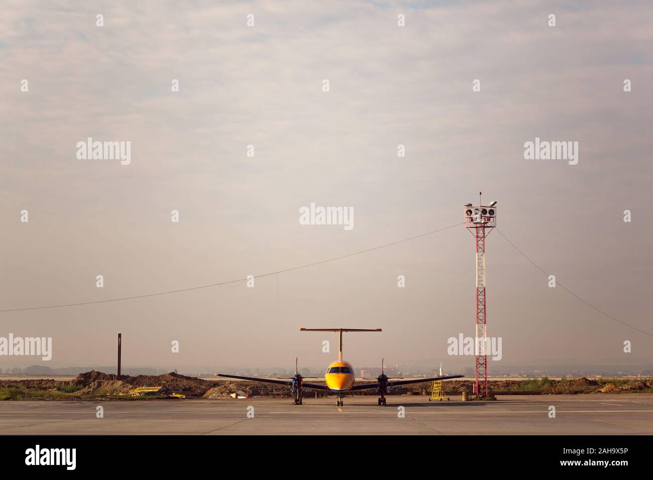 Transportation standing propeller aircraft hi-res stock photography and ...