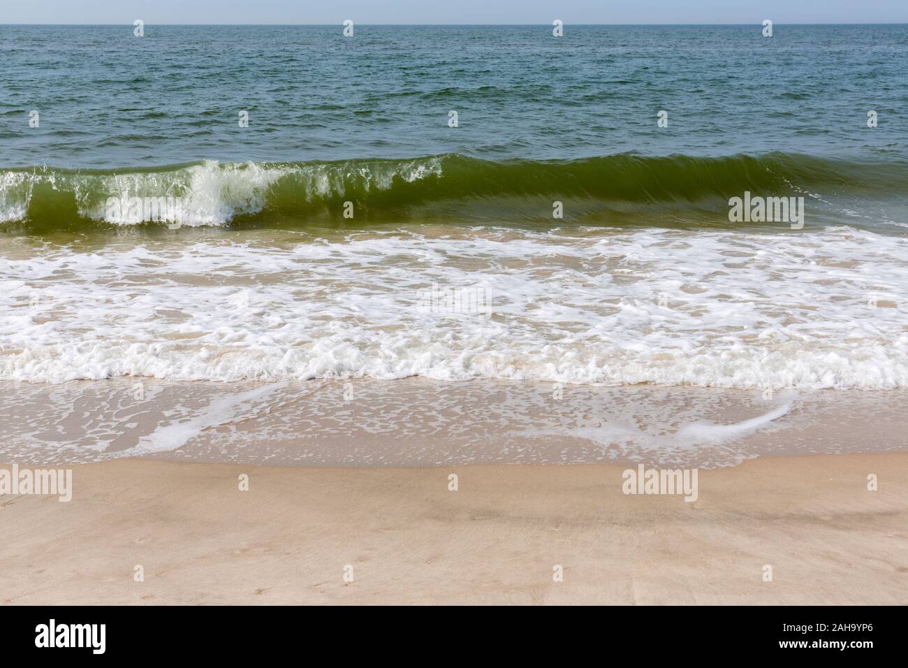 Welle strand hi-res stock photography and images - Alamy