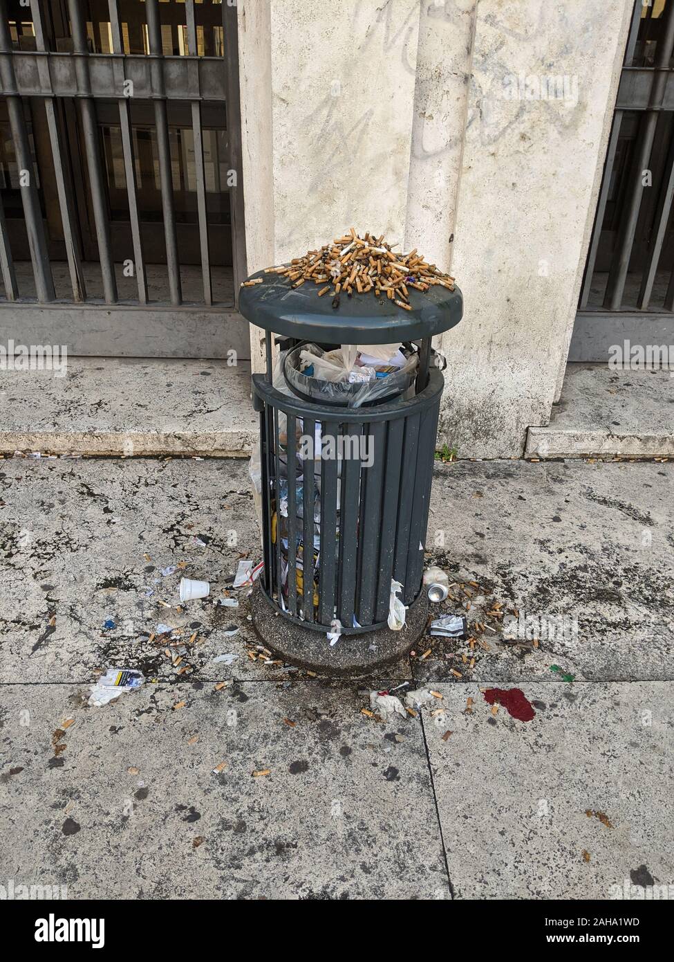 disgusting trash, cigarette litter in urban location Stock Photo - Alamy