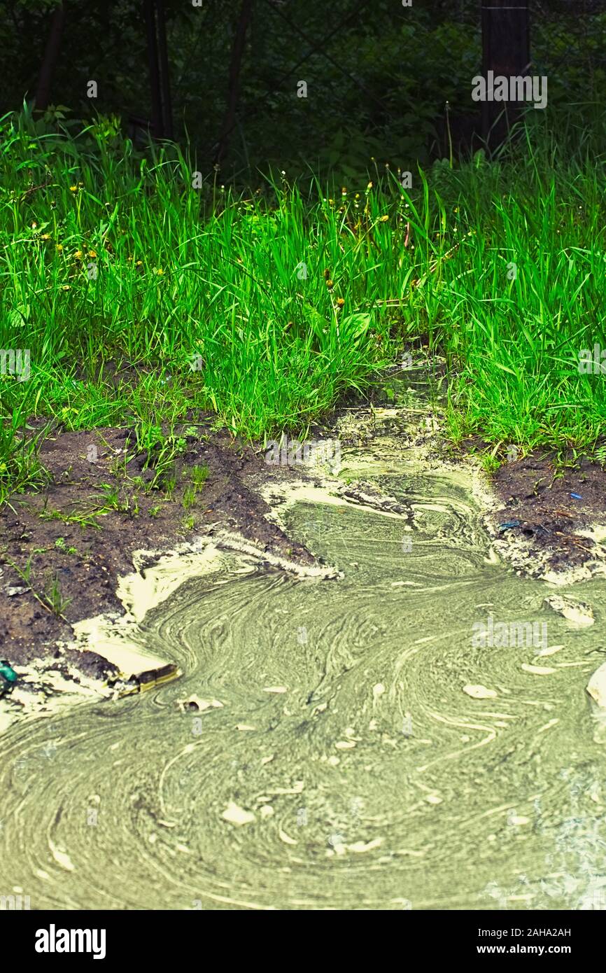 Chemtrail sprayed across the sky cause of rain water pollution ...