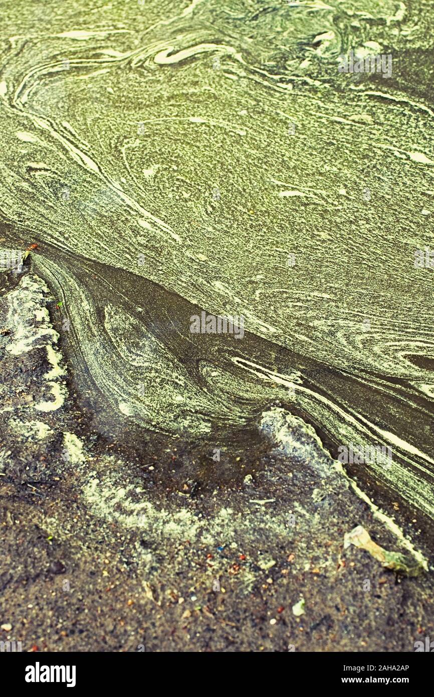 Chemtrail sprayed across the sky cause of rain water pollution ...