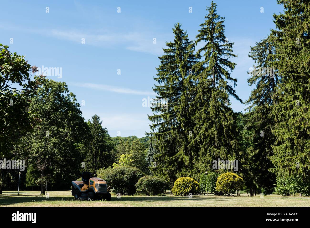 Trees and mower hi-res stock photography and images - Alamy