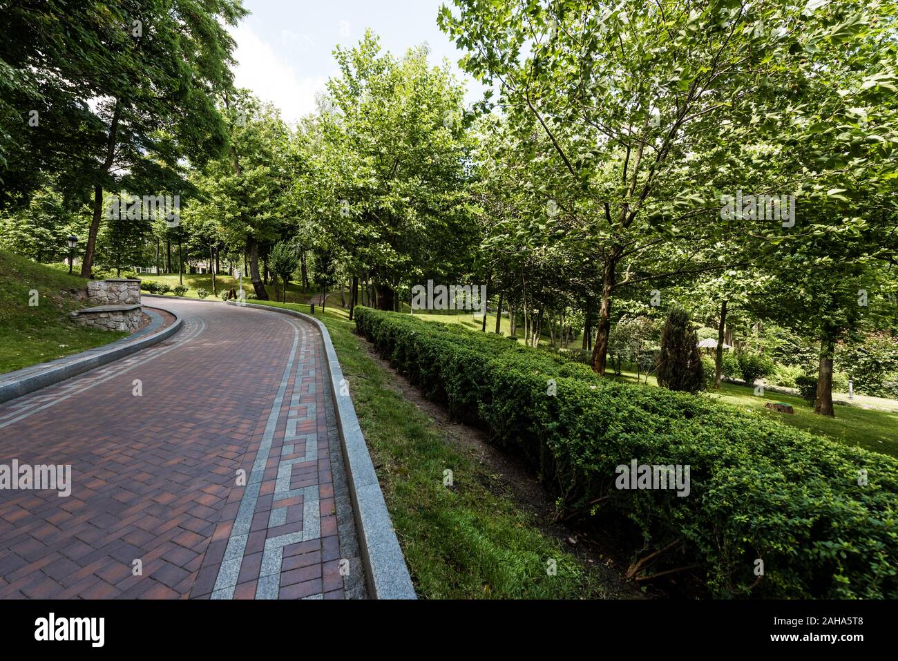 Paving stones in lawn hi-res stock photography and images - Alamy