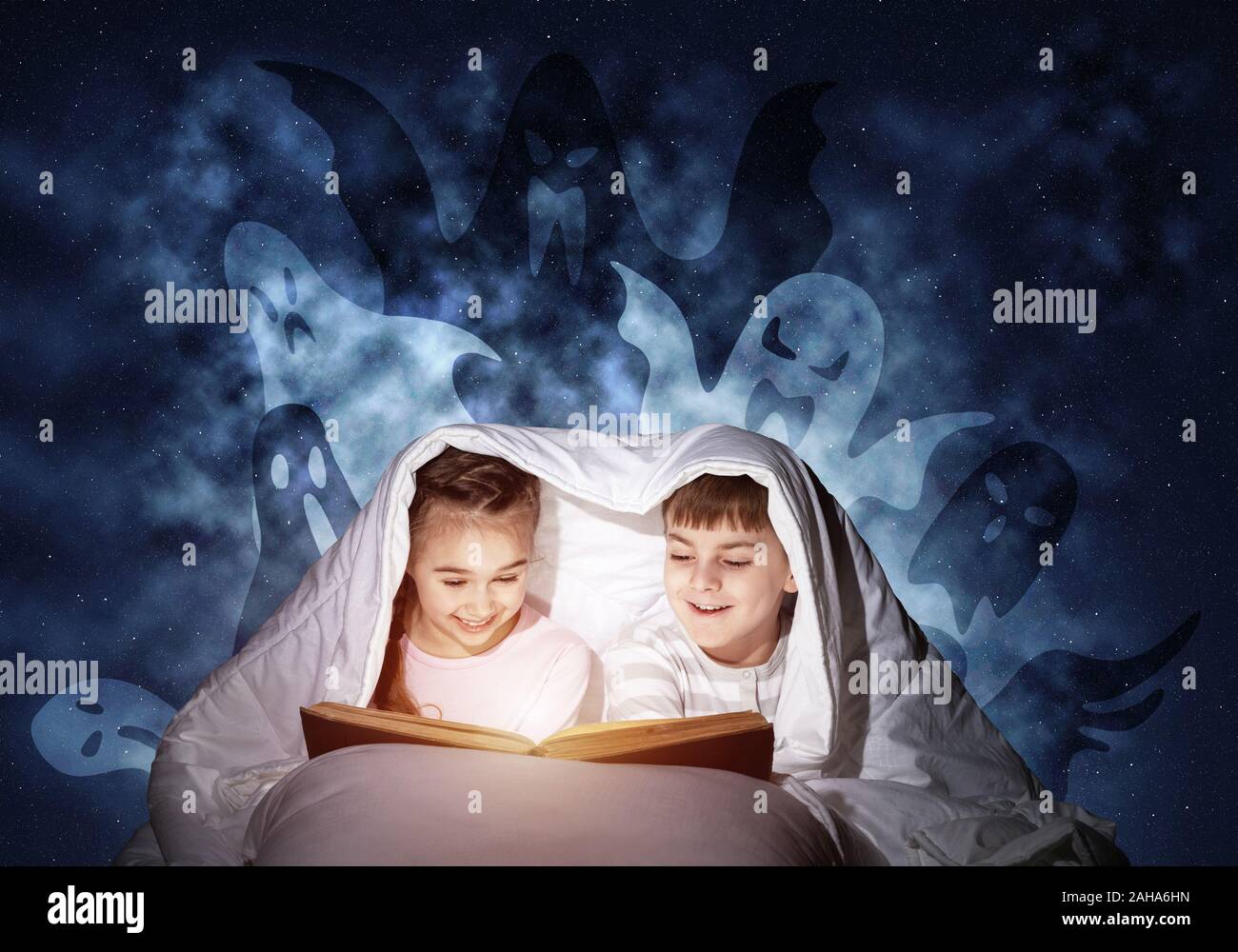 Kid reading fairy tales in bed hi-res stock photography and images - Alamy