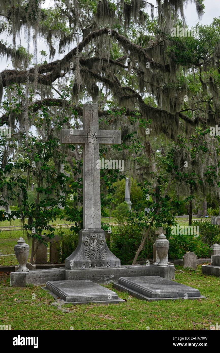 Urn graves hi-res stock photography and images - Alamy
