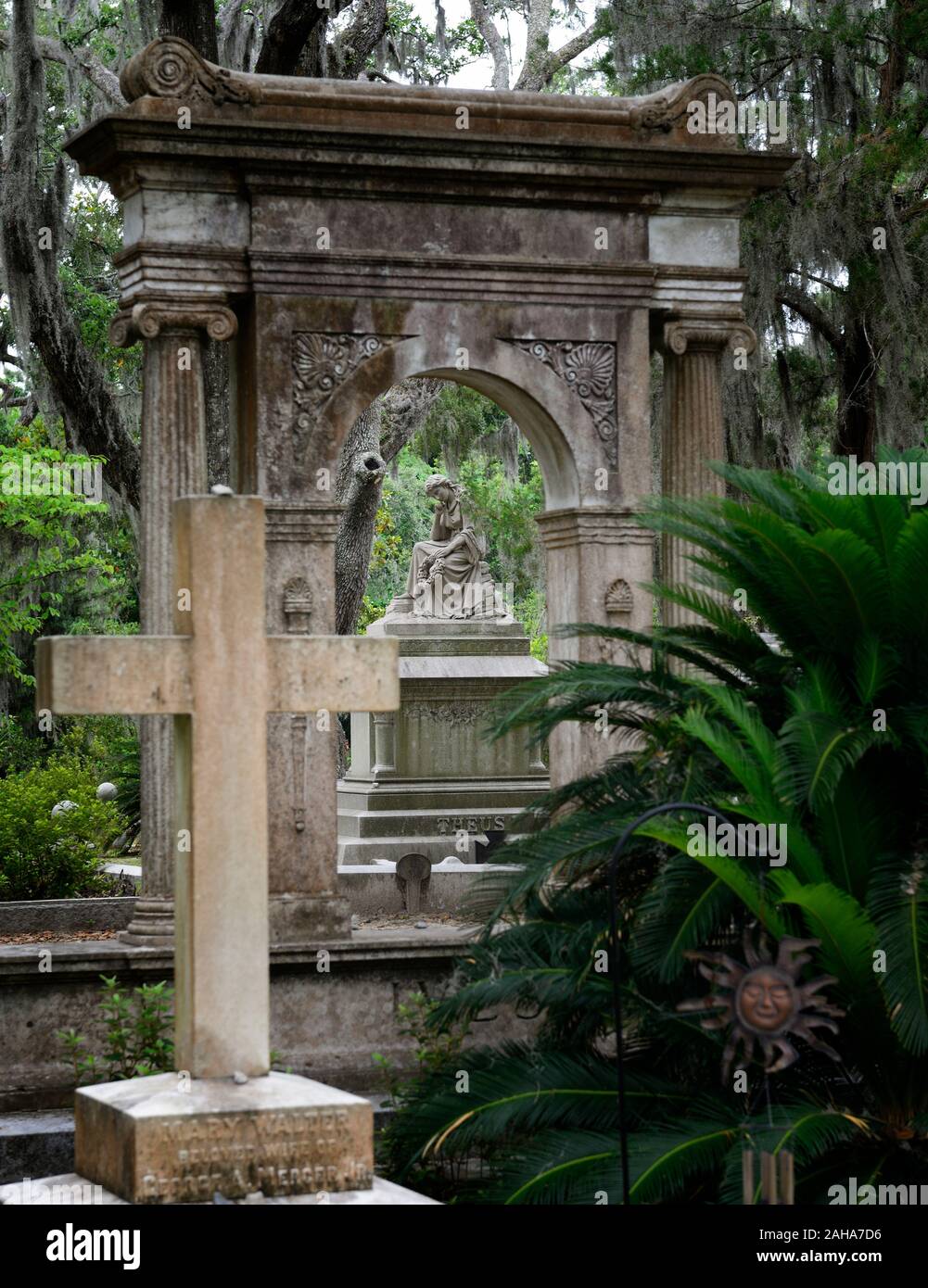 pensive angel statue,grave,Graveyard,graves,tombstone,tombstones ...