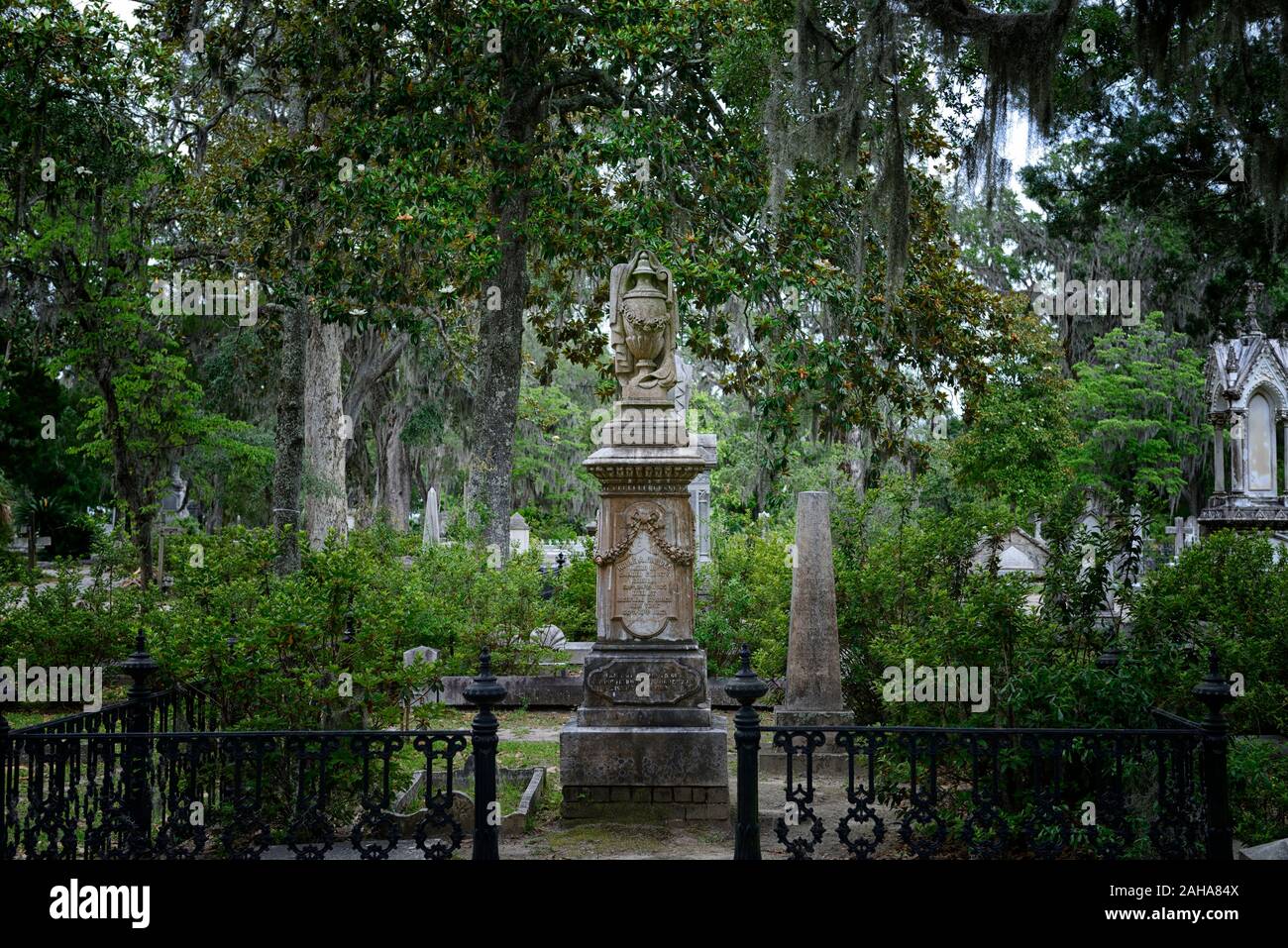ornate urn,plinth,pedestal,grave,Graveyard,graves,grave,tombstone ...