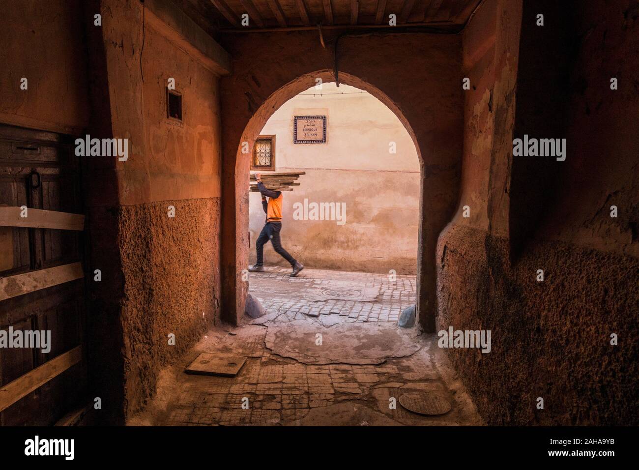 Very narrow passage hi-res stock photography and images - Alamy