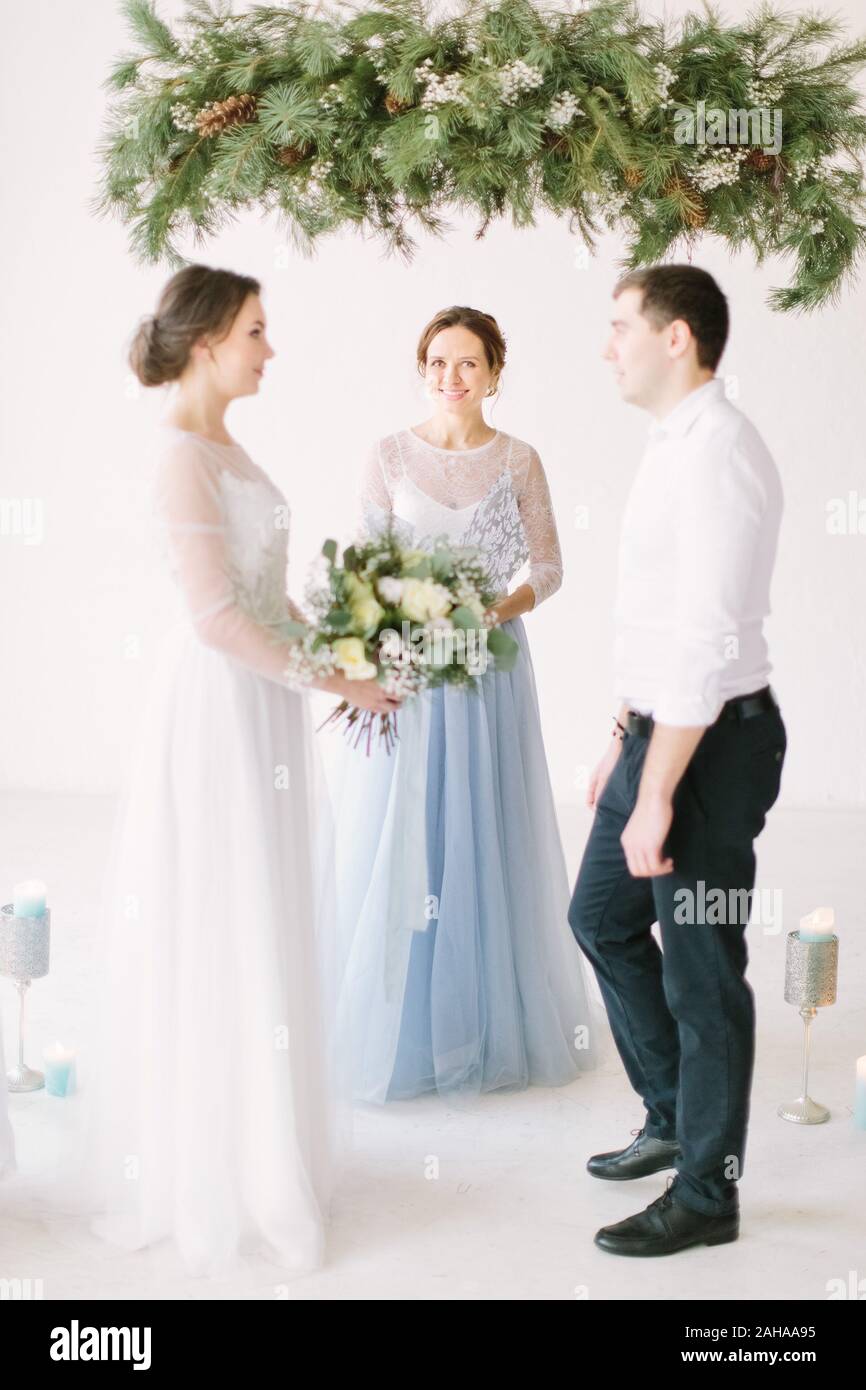 Leading or master of ceremonies, bride and groom at wedding ceremony ...