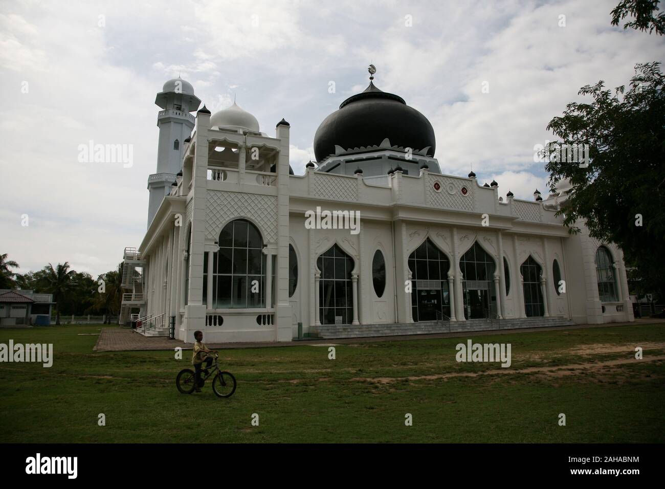 Lhoknga, Indonesia. 08th Oct, 2019. Rahmatullah Mosque is a mosque ...
