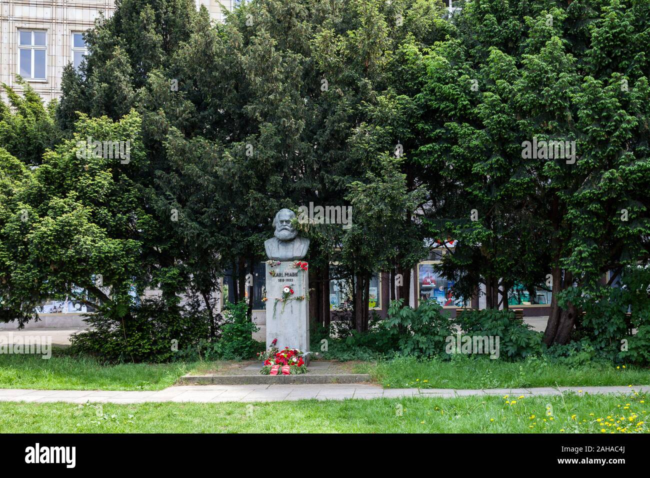 Karl marx bust sculpture hi-res stock photography and images - Alamy
