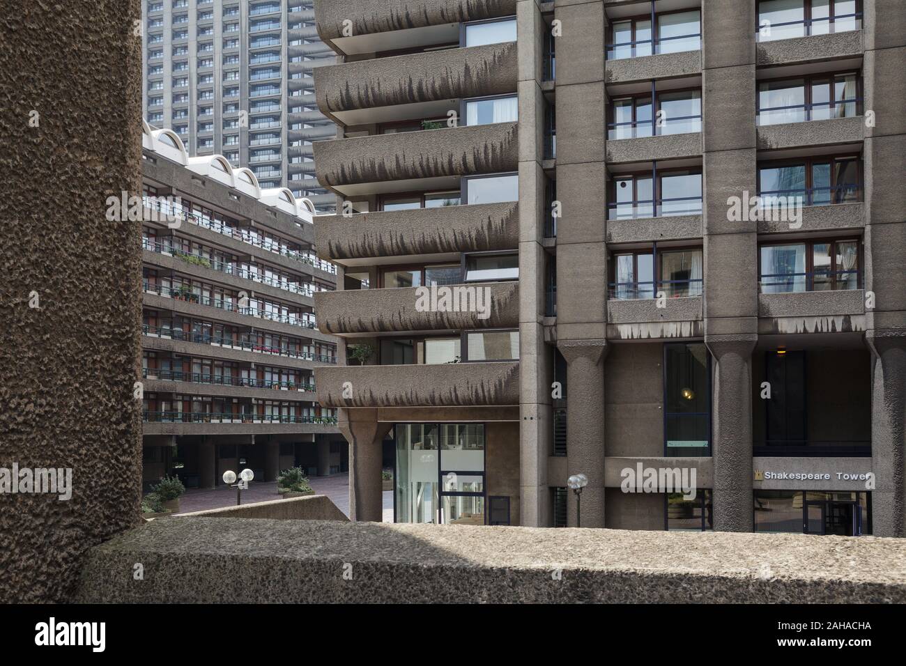 Exposed aggregate concrete facades hi-res stock photography and images ...