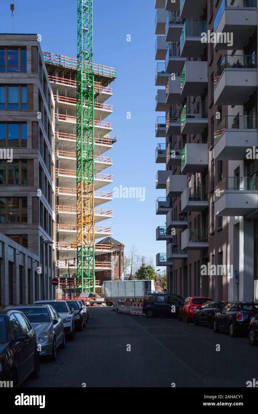 25.09.2018, Berlin, Berlin, Germany - New residential buildings and the ...
