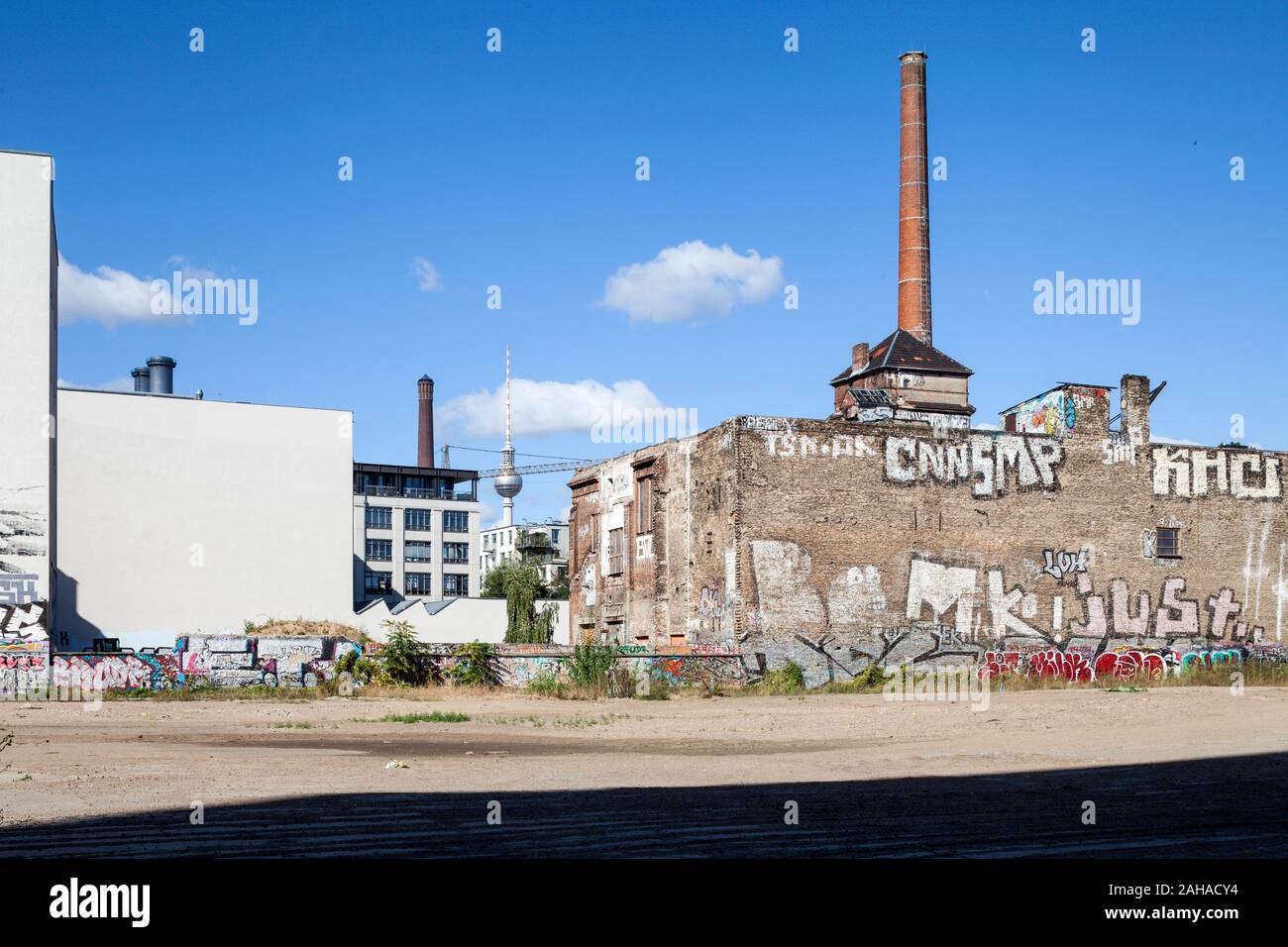 Old ice factory building hi-res stock photography and images - Alamy