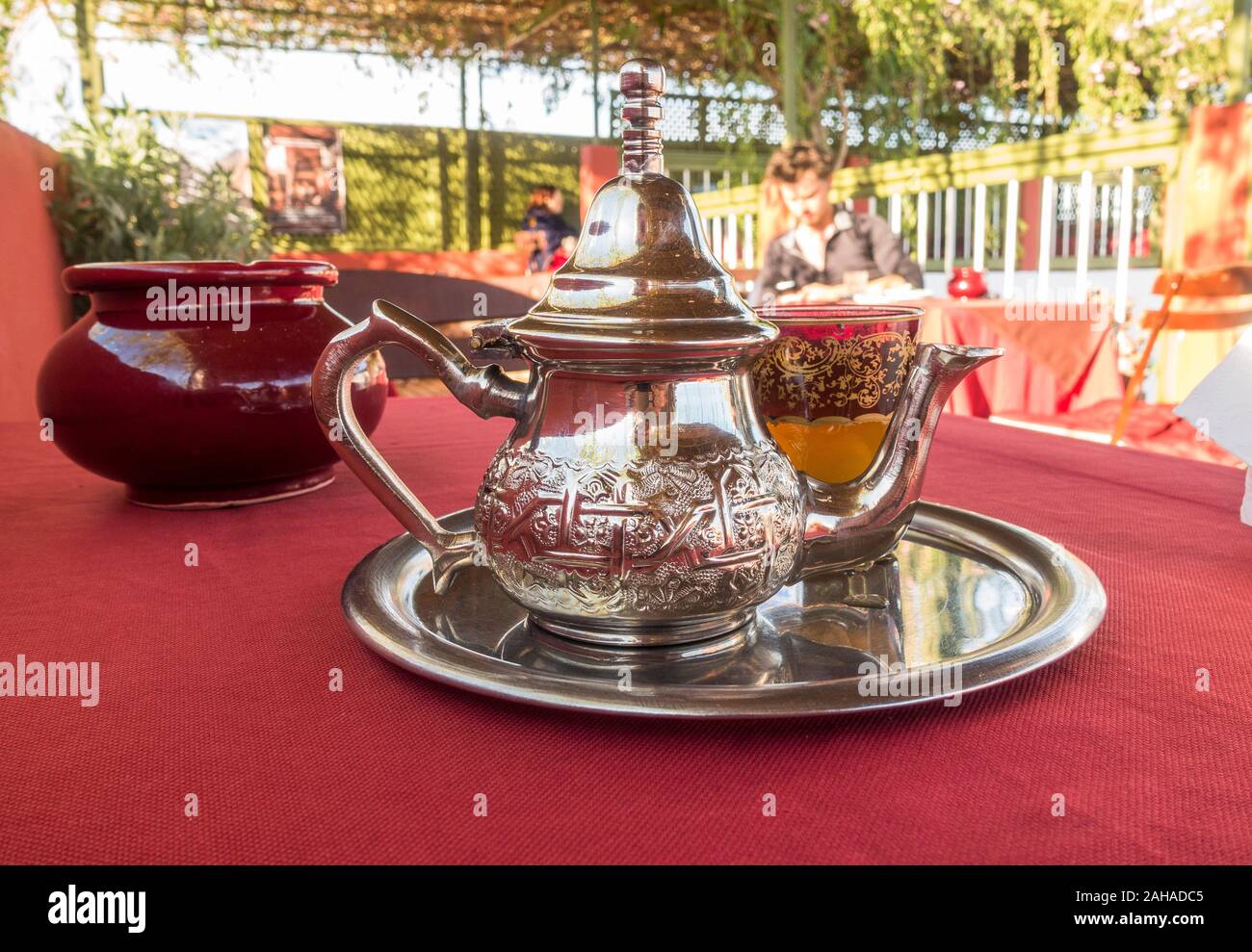 Silver pot hi-res stock photography and images - Alamy