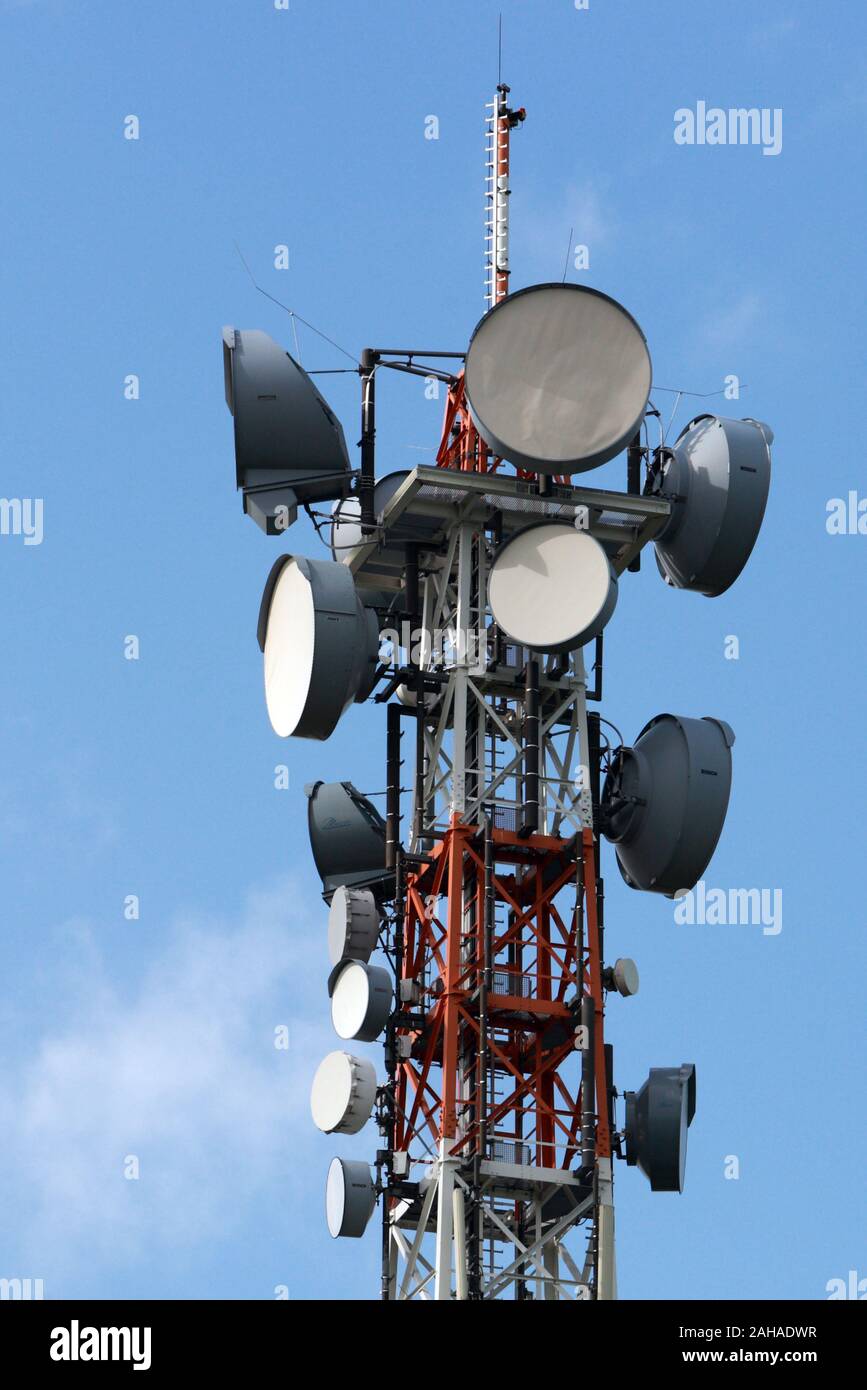 Mobile phone transmitting mast hi-res stock photography and images - Alamy