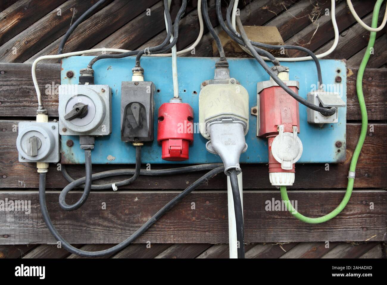 Bill cable model hi-res stock photography and images - Alamy