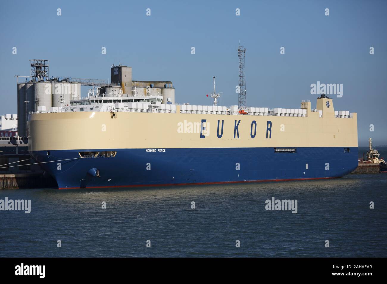 Car carriers hi-res stock photography and images - Alamy