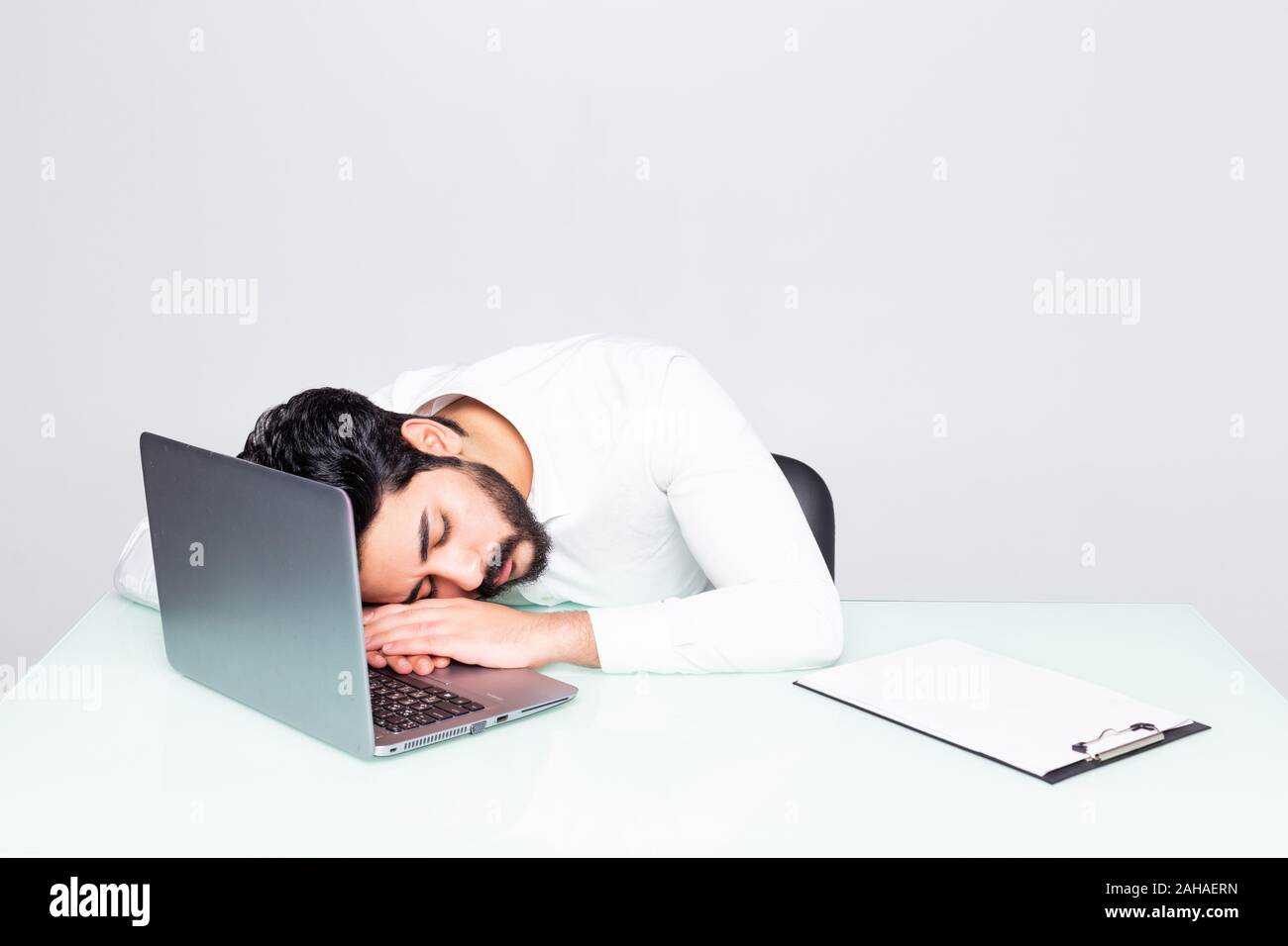 young man sleeping next to his laptop computer Stock Photo - Alamy