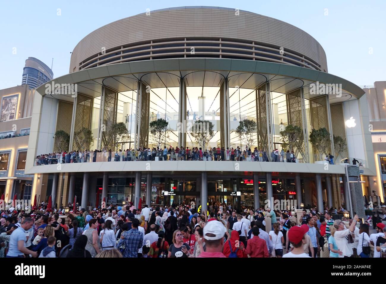 Star atrium dubai mall hi-res stock photography and images - Alamy