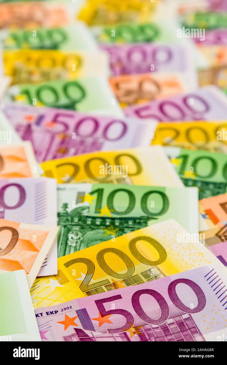 Viele verschiedene Euro-Geldscheine Symbolfoto für Reichtum und ...