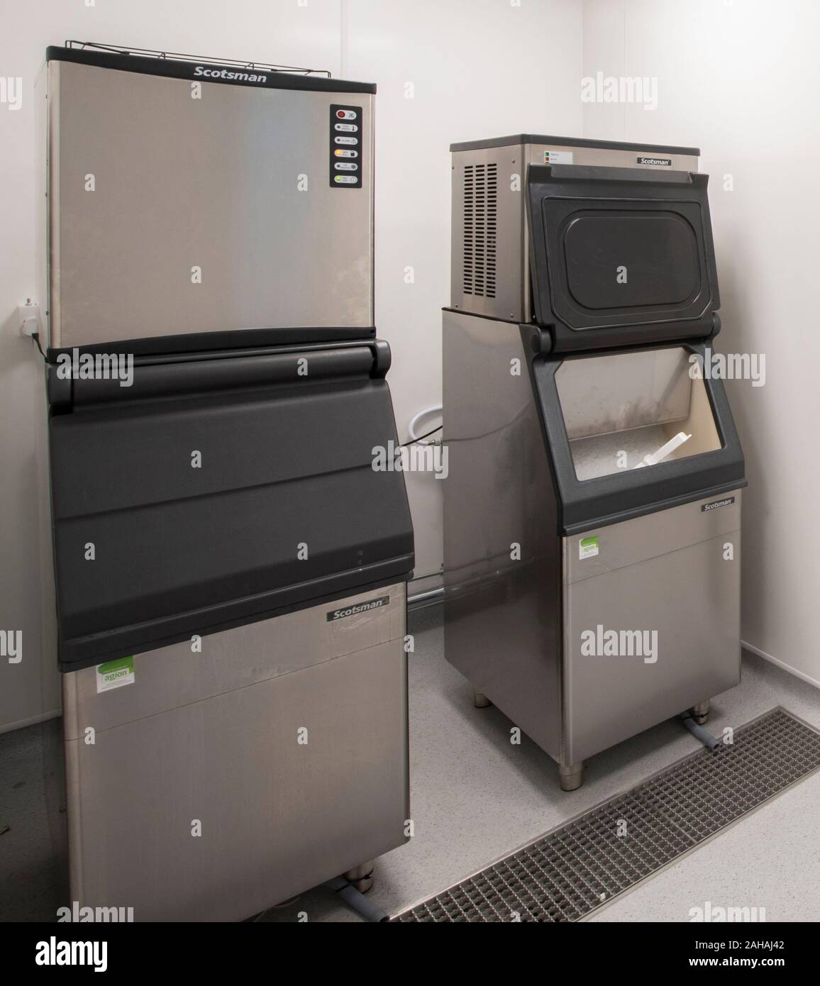 Making pots and pans hi-res stock photography and images - Alamy