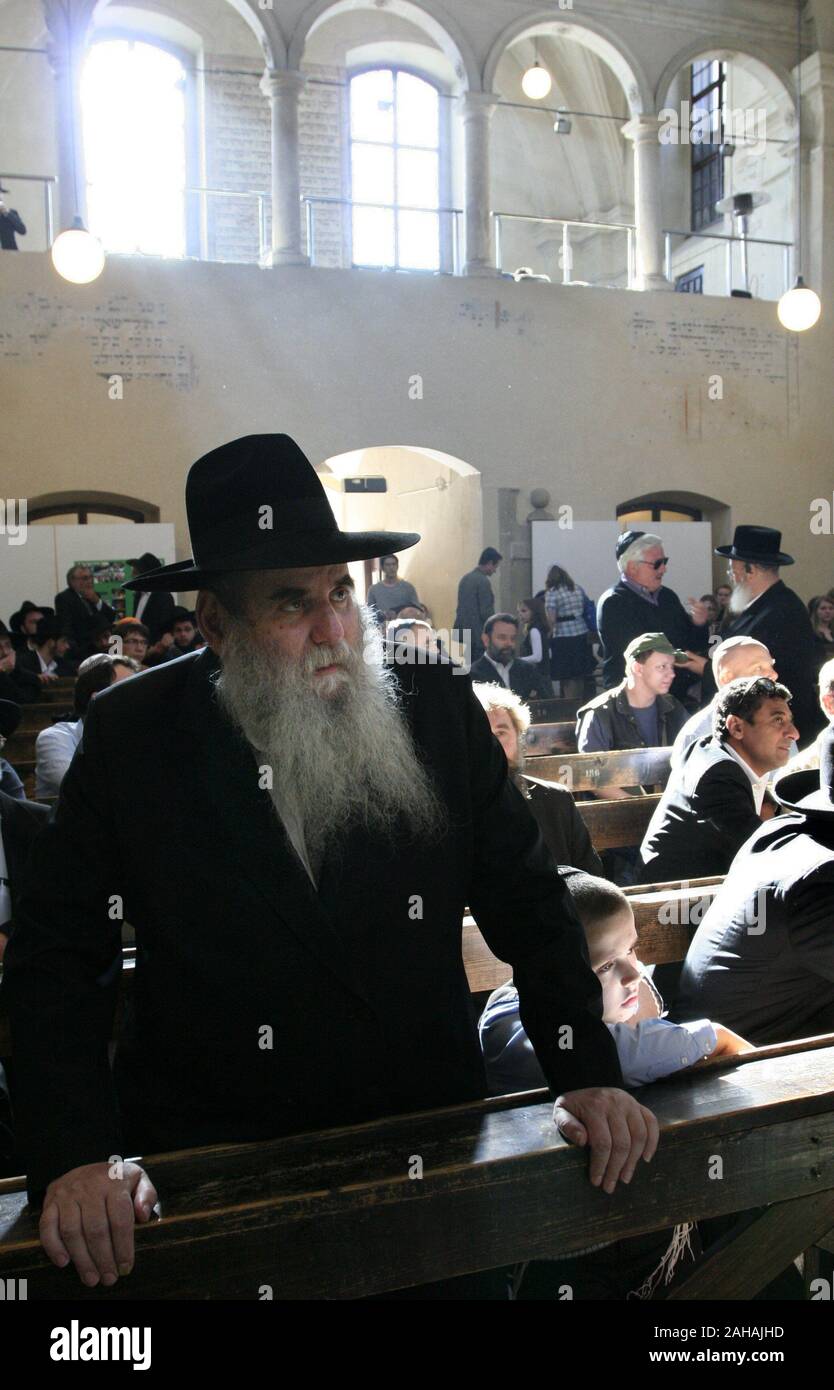 Chassidic hi-res stock photography and images - Alamy