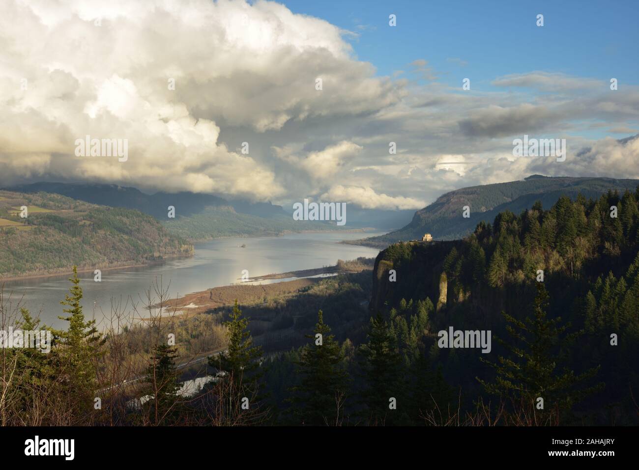 This is the Columbia River Gorge as seen from Crown Point inear Corbett ...