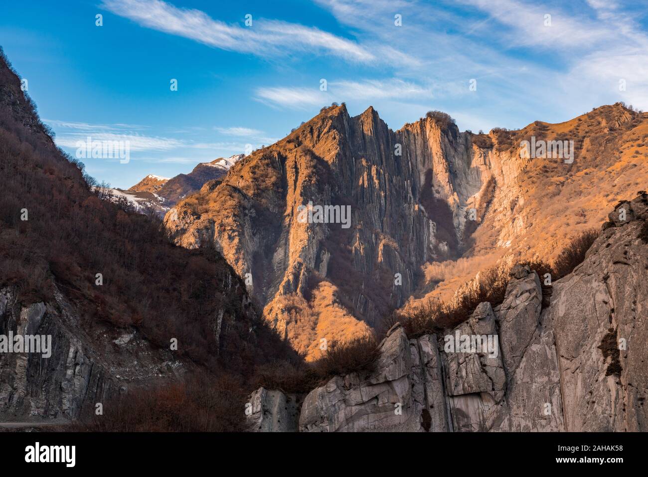 Mountain range panoramic hi-res stock photography and images - Alamy
