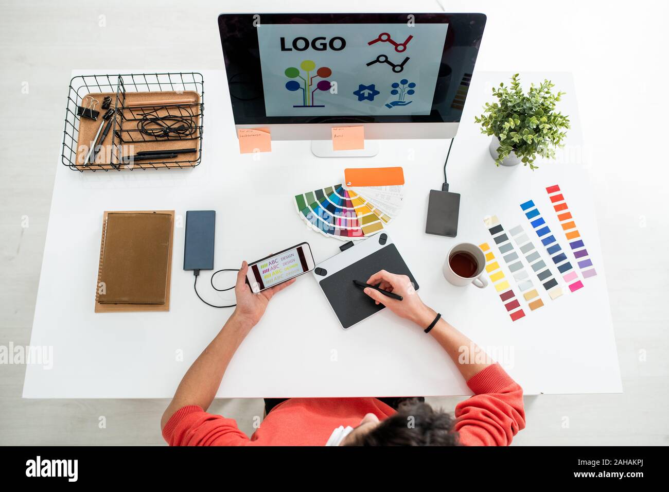 Color chart logo hi-res stock photography and images - Alamy