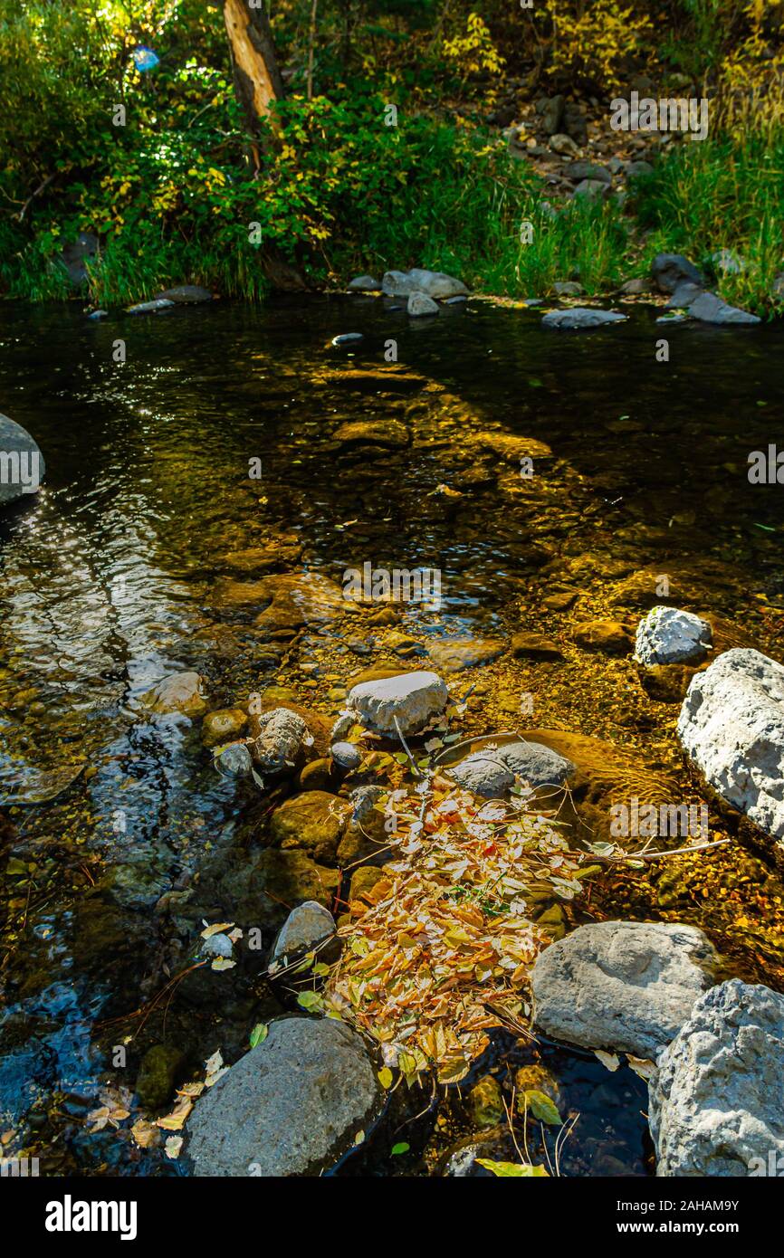 Water flowing around stones hi-res stock photography and images - Alamy
