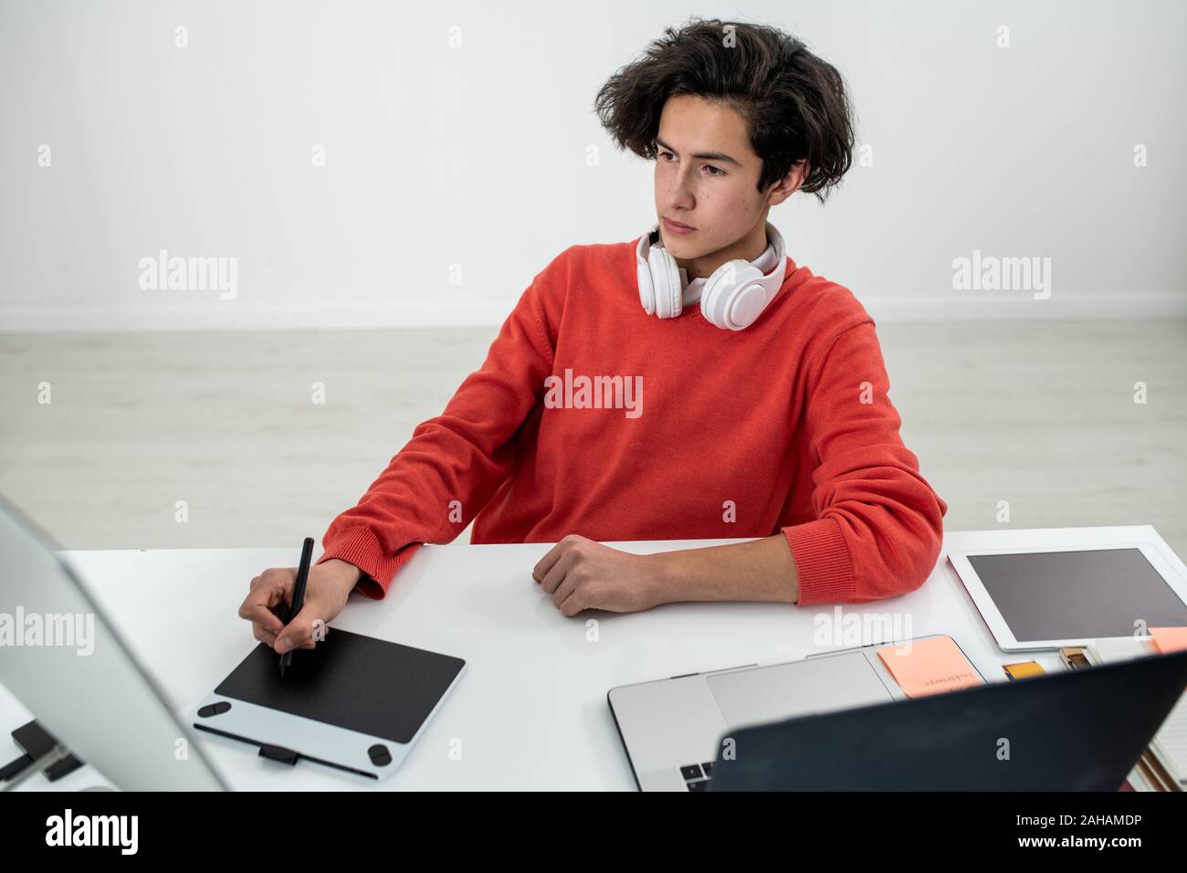 Computer graphics student hi-res stock photography and images - Alamy
