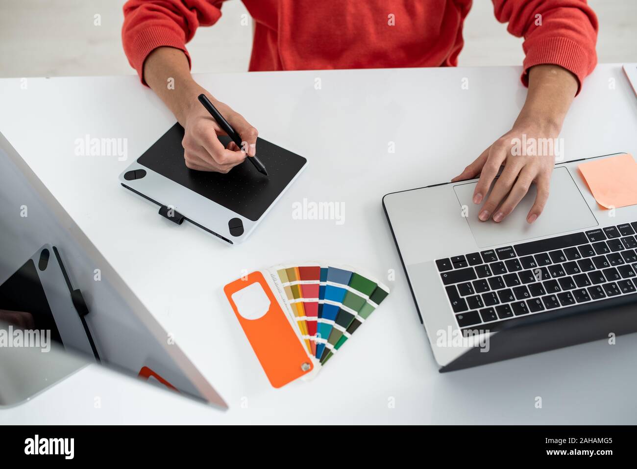 Hands over keyboard design hi-res stock photography and images - Alamy