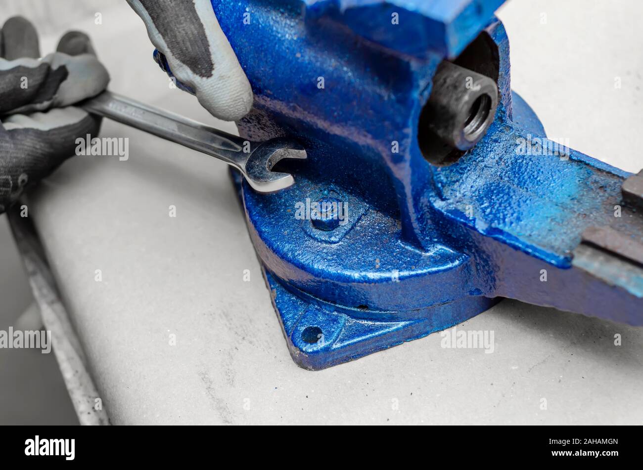 Wheel vise hi-res stock photography and images - Alamy