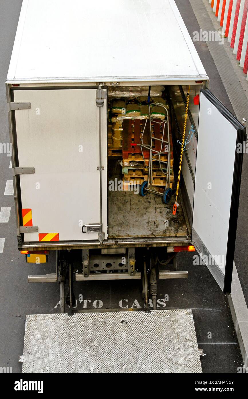 Open door at delivery truck with lift ramp Stock Photo - Alamy