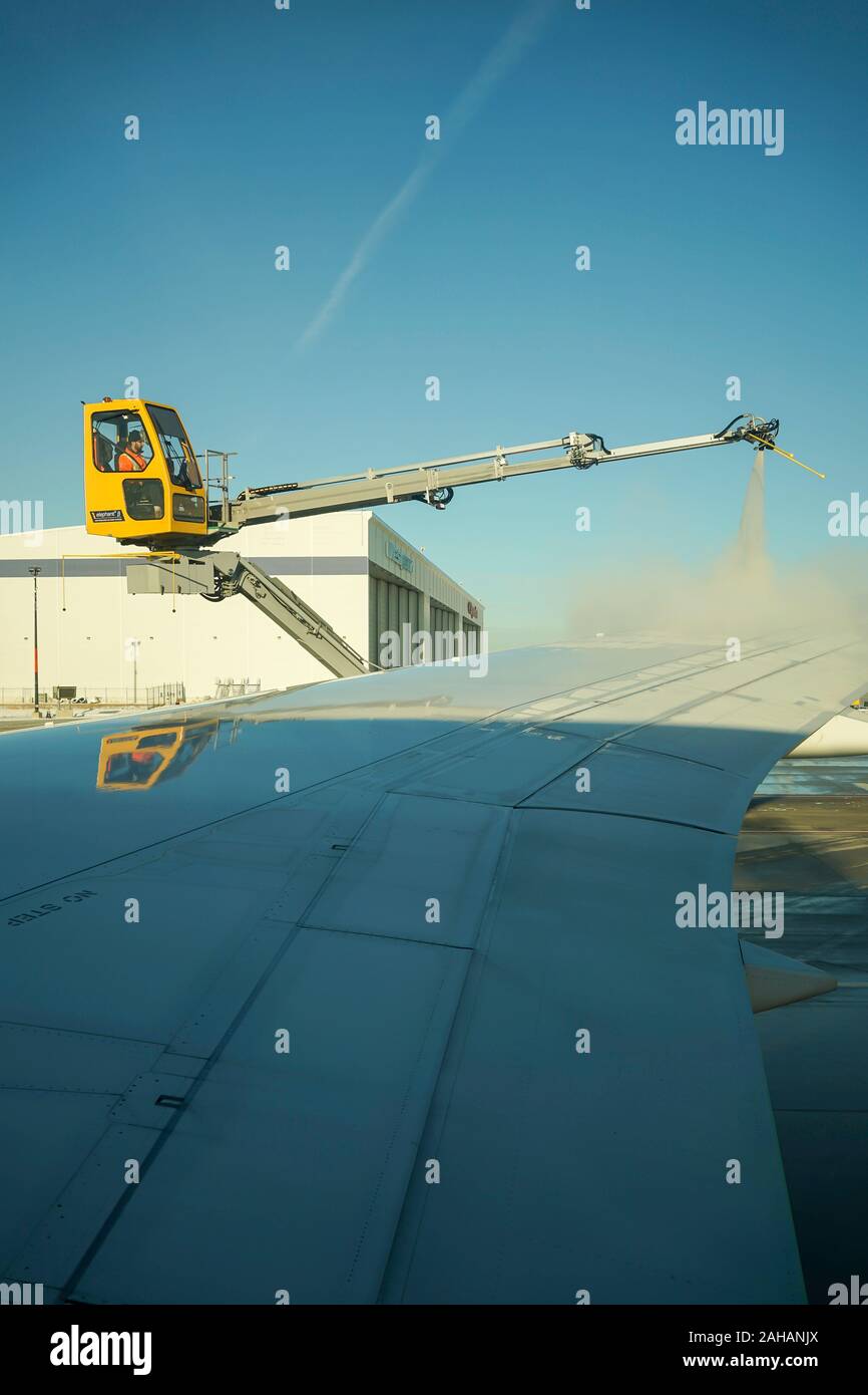 Aircraft De Icing High Resolution Stock Photography and Images - Alamy