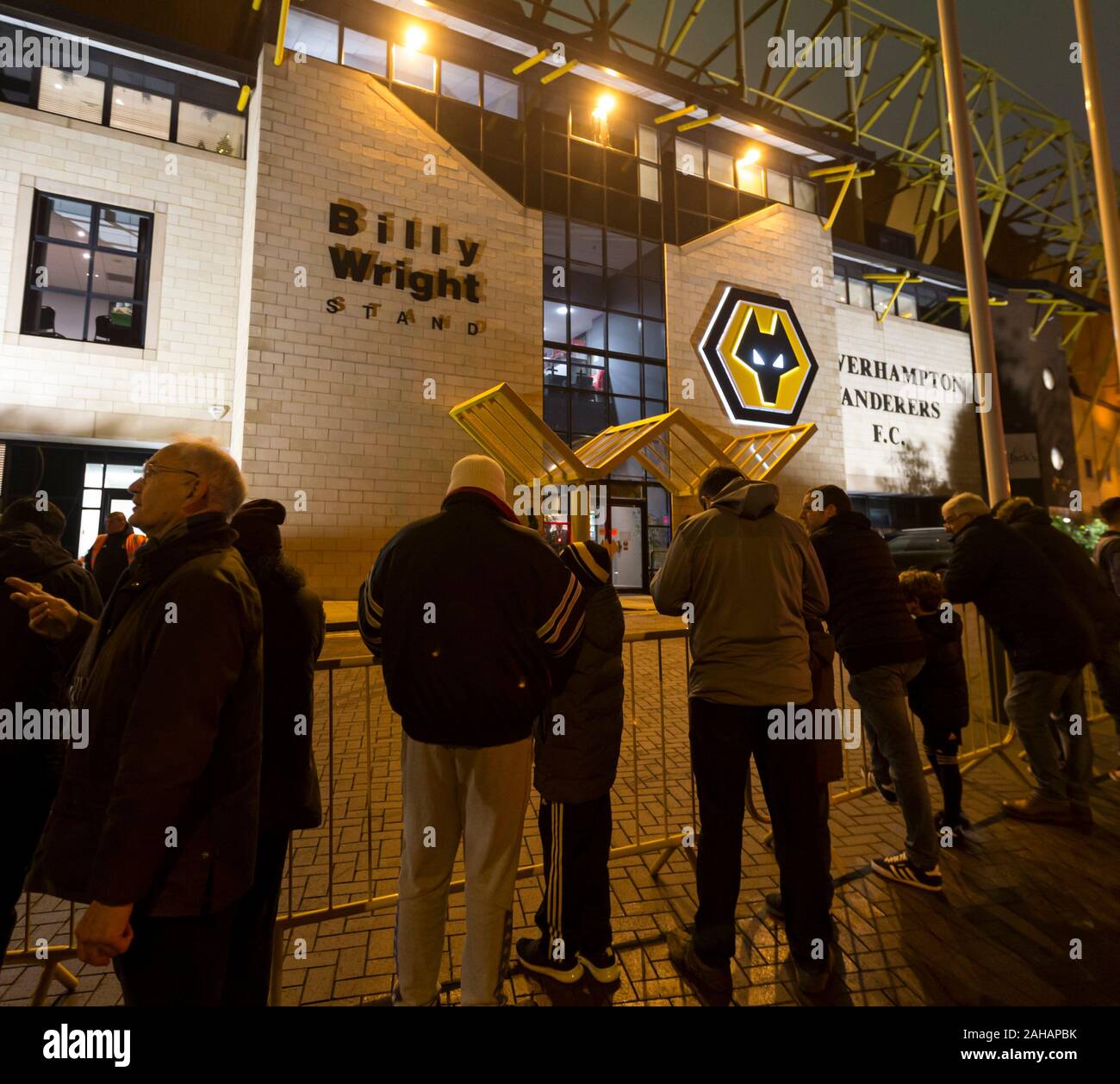 Waiting all night wolverhampton hi-res stock photography and images - Alamy
