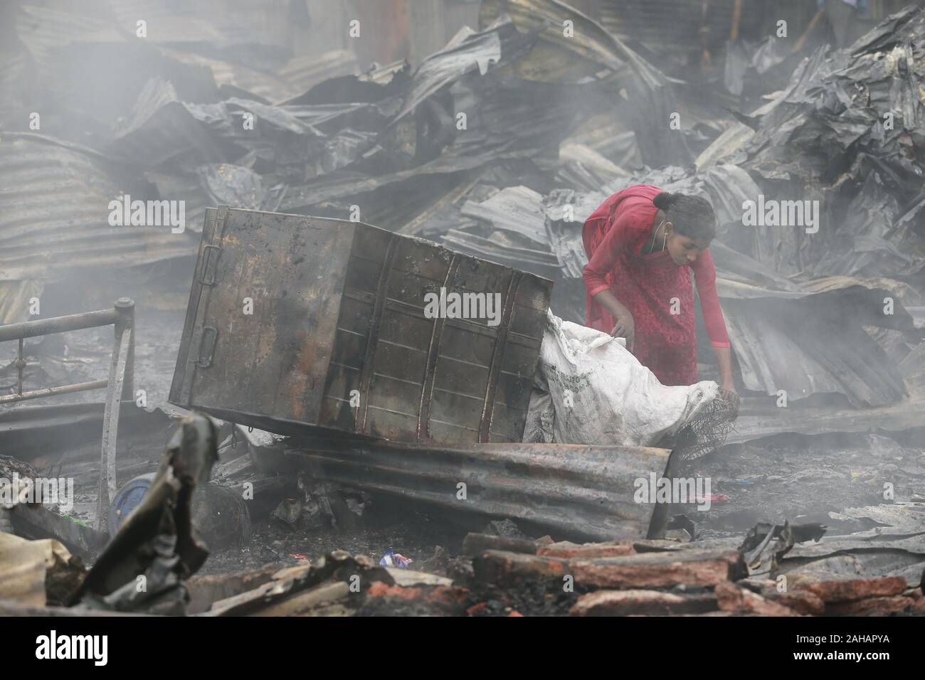 Dhaka, Bangladesh. 27th Dec, 2019. A fire ravaged over 100 shanties of ...