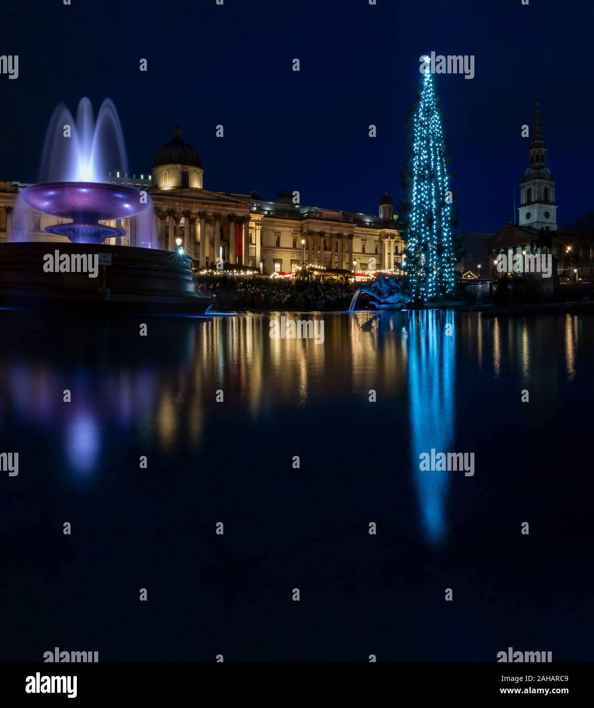 Trafalgar square christmas tree 2019 hi-res stock photography and ...