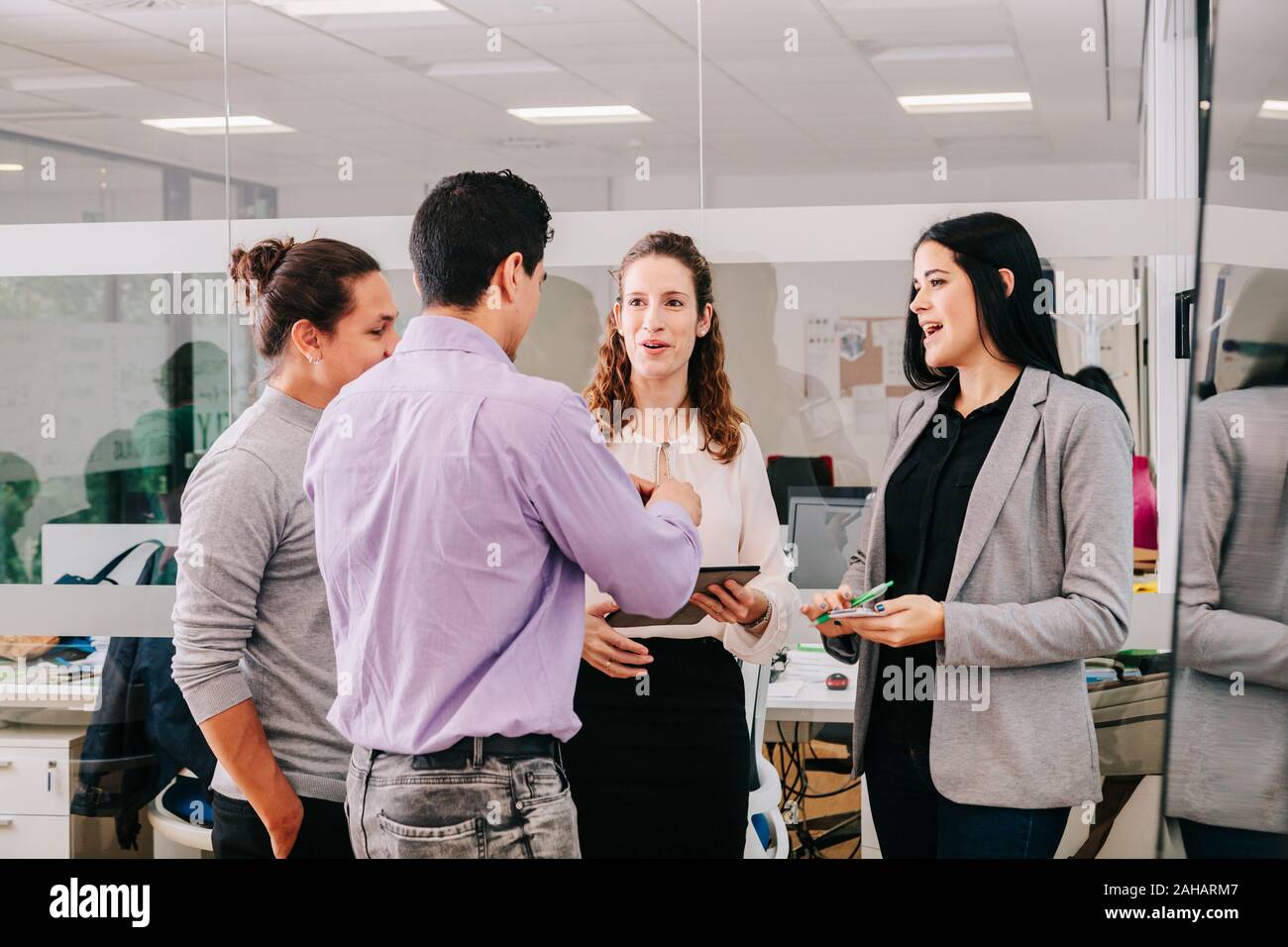Group of office workers at a meeting around the boss Stock Photo - Alamy