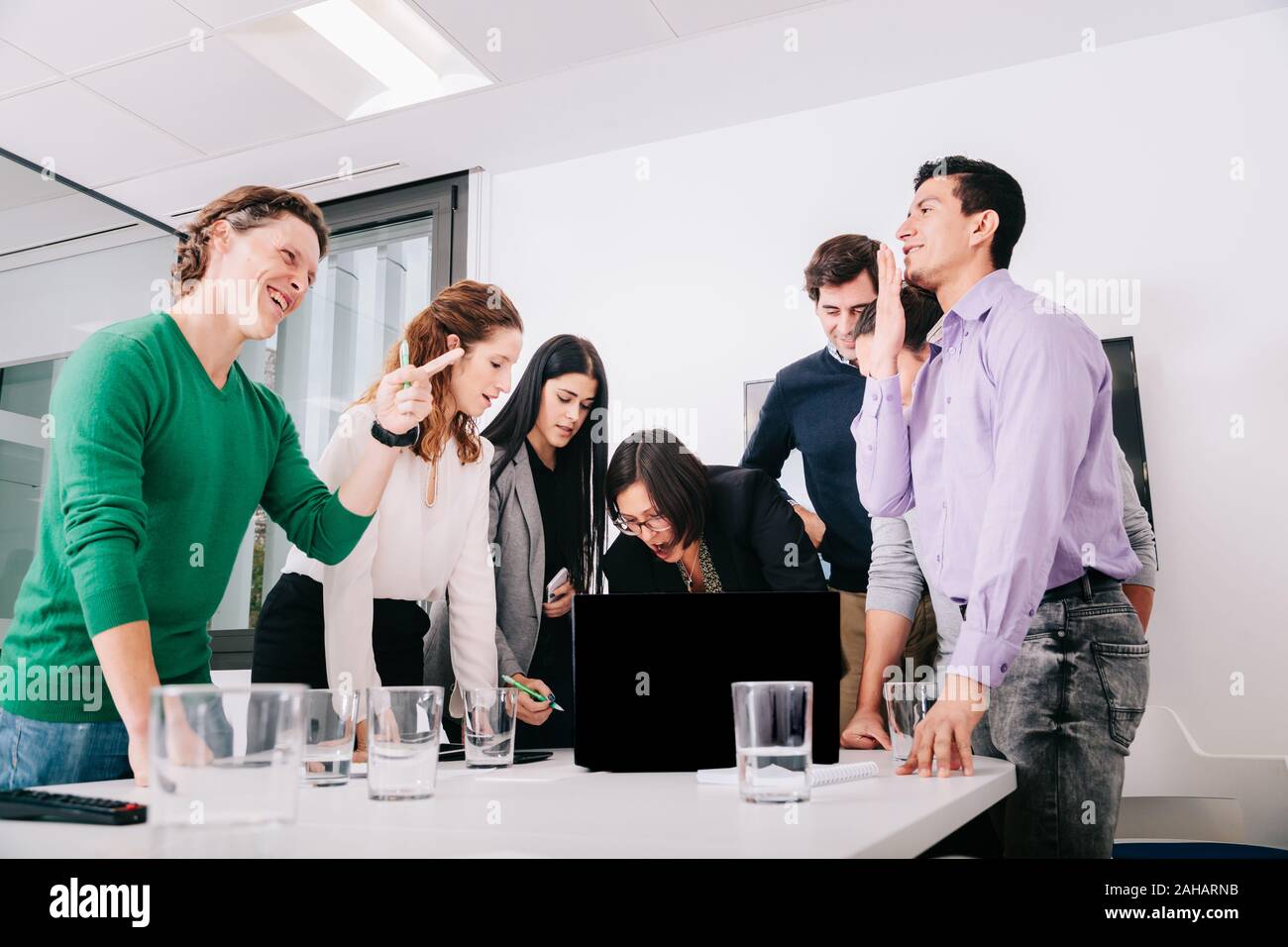 Group of office workers at a meeting around the boss Stock Photo - Alamy